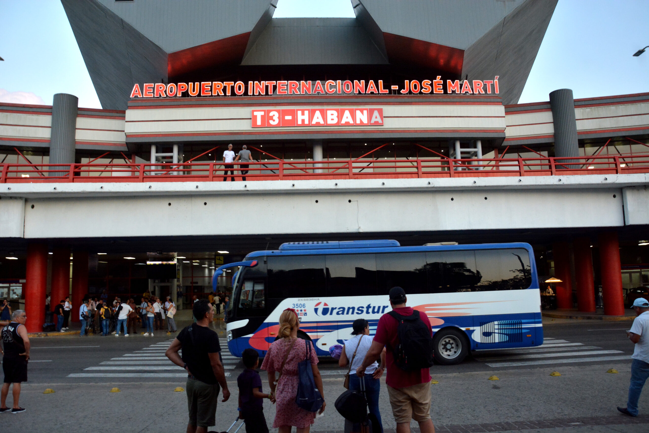 Inauguran un nuevo área de llegadas en el Aeropuerto José Martí de La ...