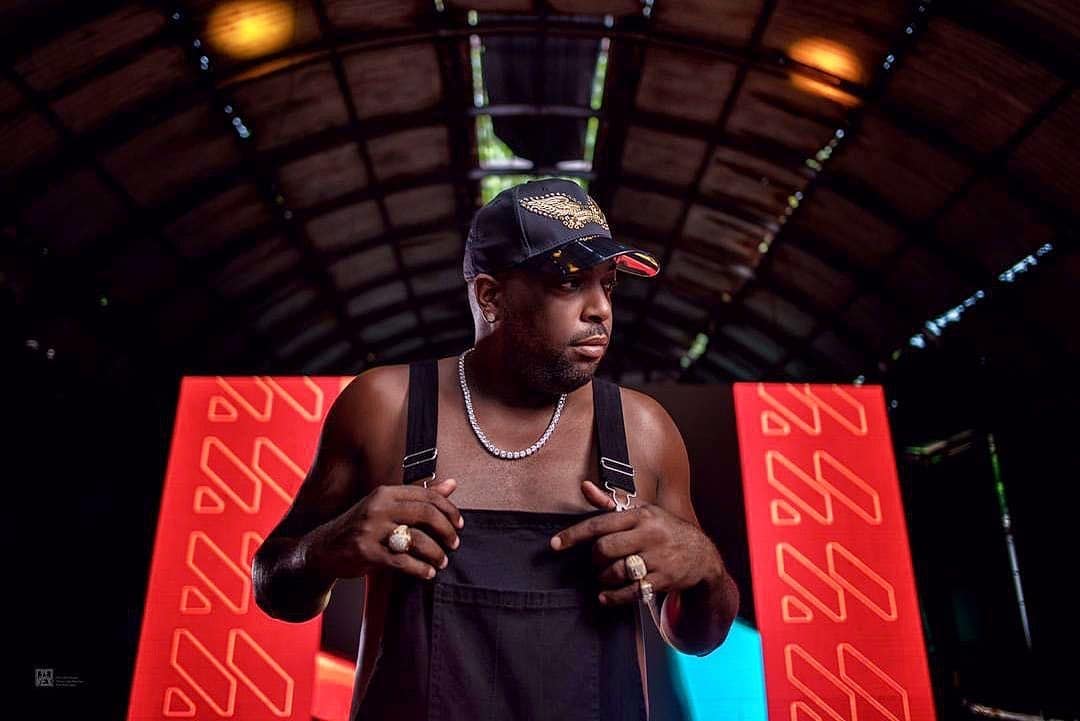 El Micha reflexiona sobre su trayectoria en su nuevo sencillo «Yo no ...