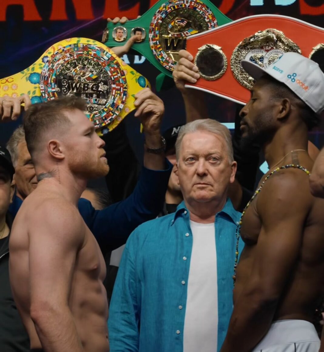 William Scull se rinde ante el «Canelo» Álvarez en un combate de boxeo ...