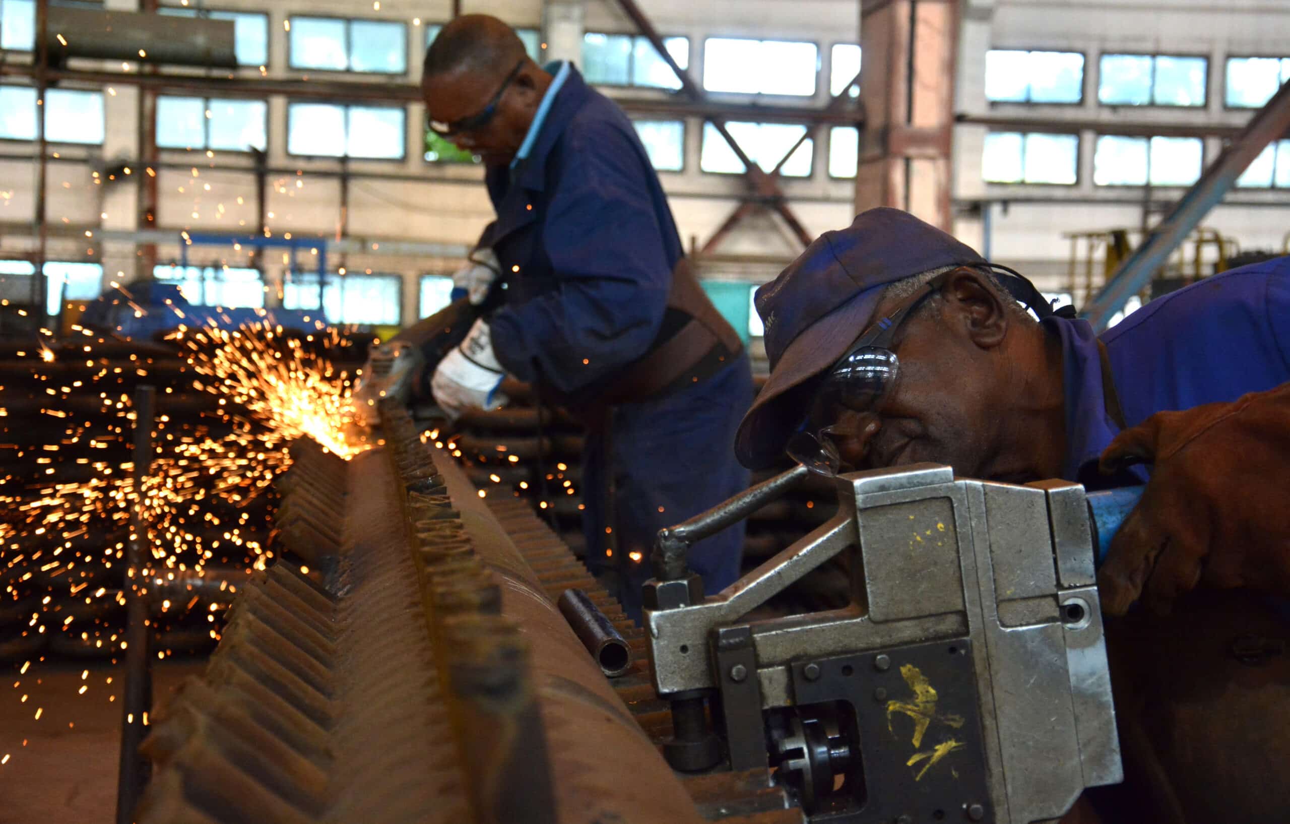 La producción industrial en Cuba alcanza su nivel más bajo en cuatro ...